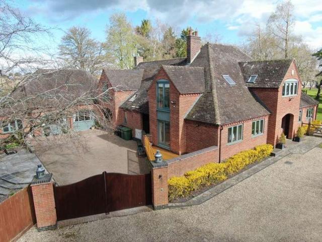 7 Bedroom Detached House