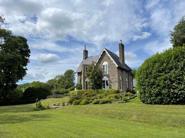 7 Bedroom Detached House