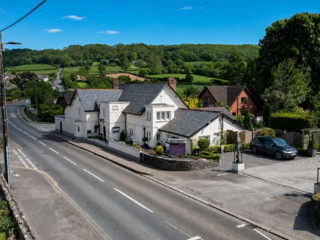 7 Bedroom Detached House