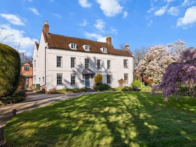 7 Bedroom Detached House