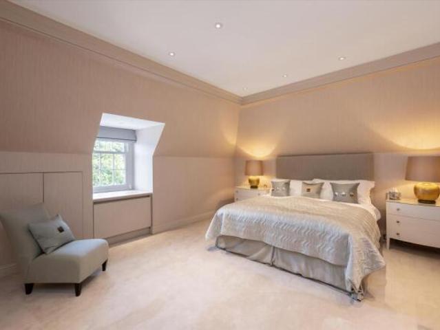 7 bedroom detached house for rent in Courtenay Avenue, London, N6