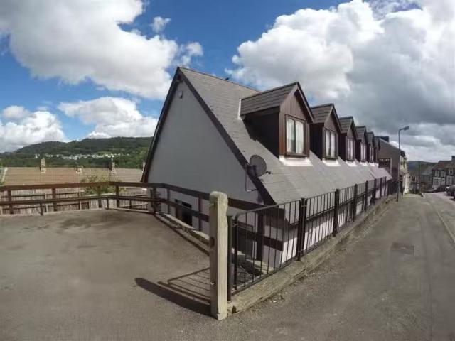 7 bedroom detached house for rent in Brynmour House, Treforest.