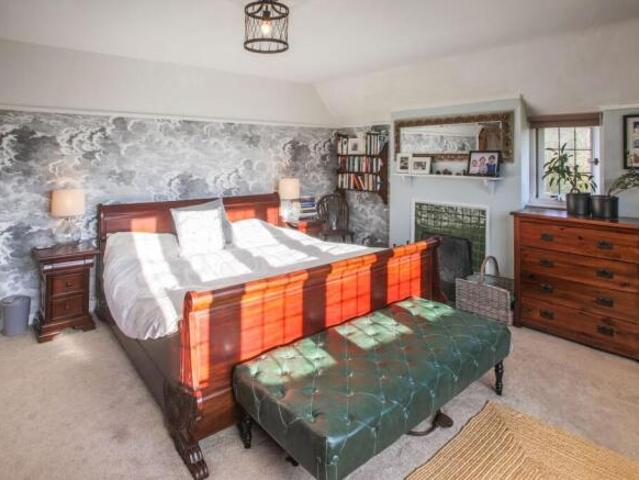 7 bedroom detached house for rent in Broad Street, Guildford, GU3