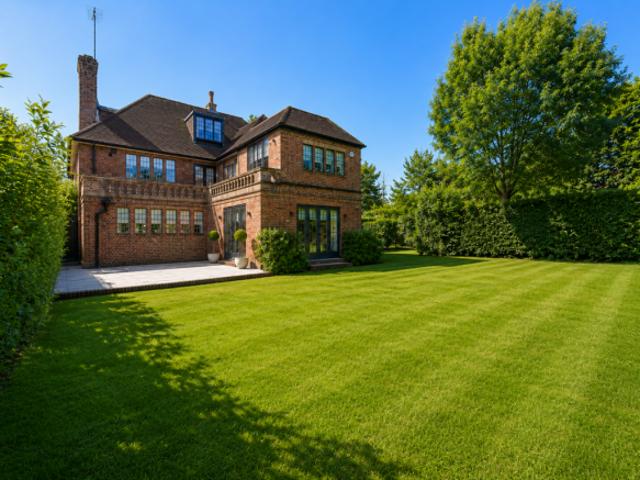 7 bedroom detached house for rent in Meadway, Hampstead Garden Suburb, London, NW11