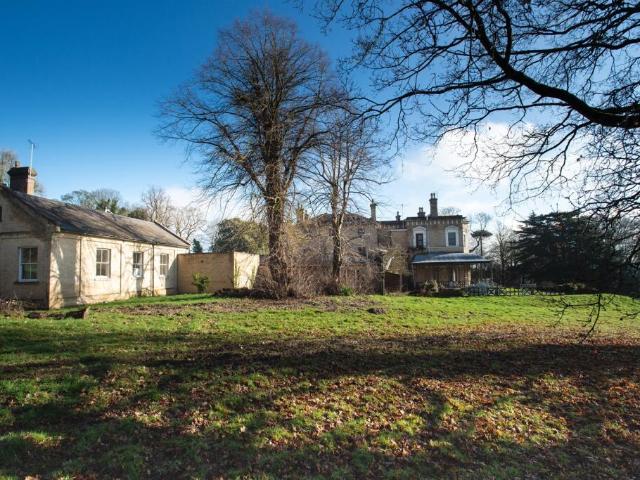 7 bedroom detached house for rent in Warley Road, Brentwood, Essex CM13
