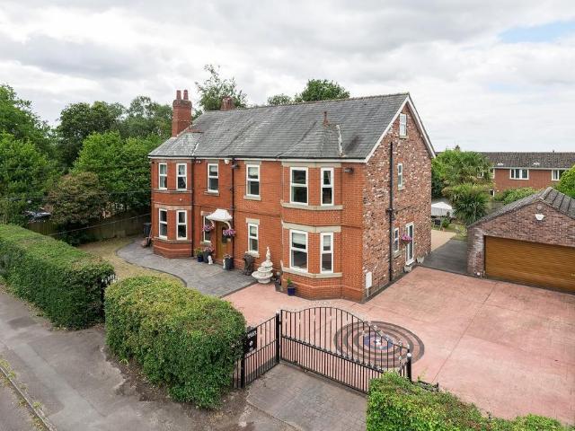 7 bedroom detached house for sale