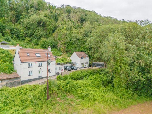 7 bedroom detached house for sale