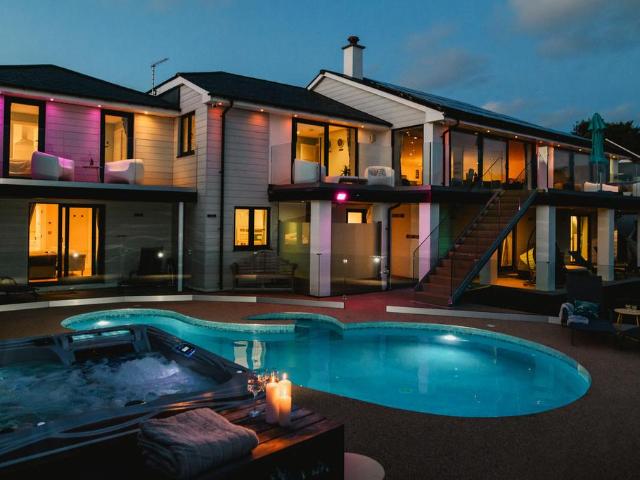 7 bedroom detached house for sale