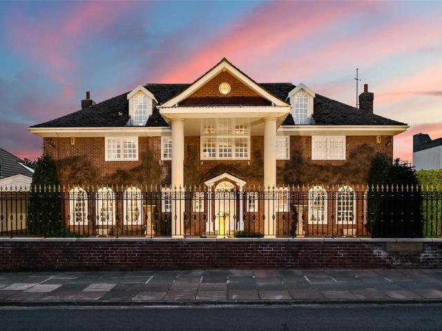 7 bedroom detached house for sale