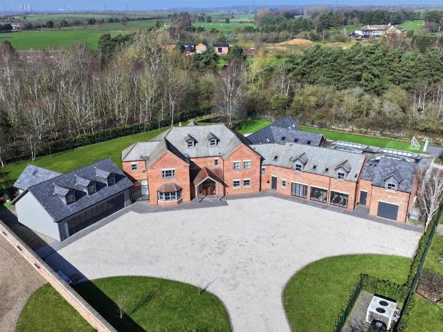 7 bedroom detached house for sale