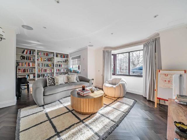 7 bedroom detached house for sale