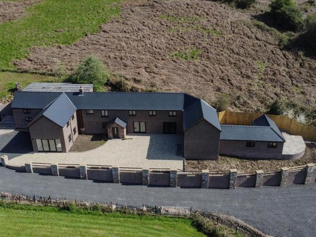 7 bedroom detached house for sale