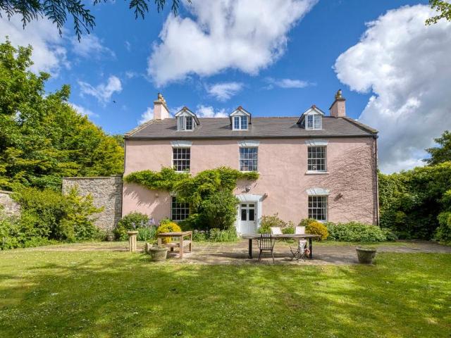 7 bedroom detached house for sale