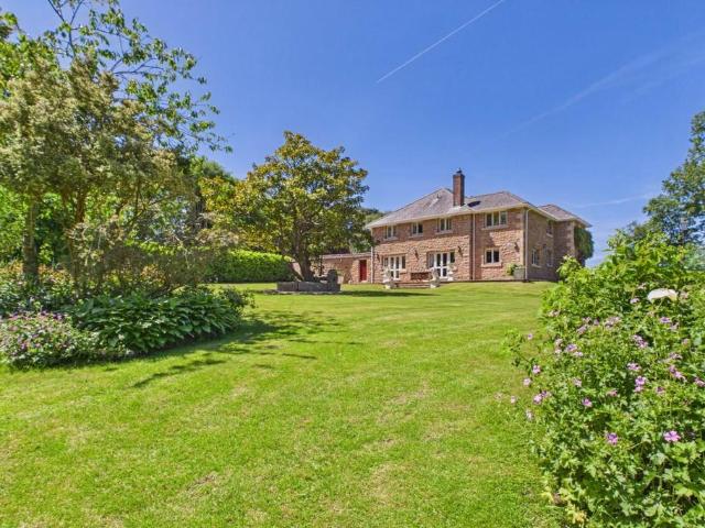 7 bedroom detached house for sale