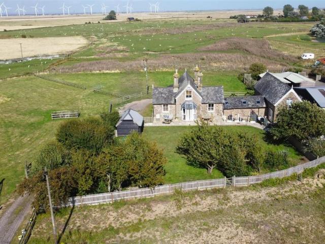 7 bedroom detached house for sale