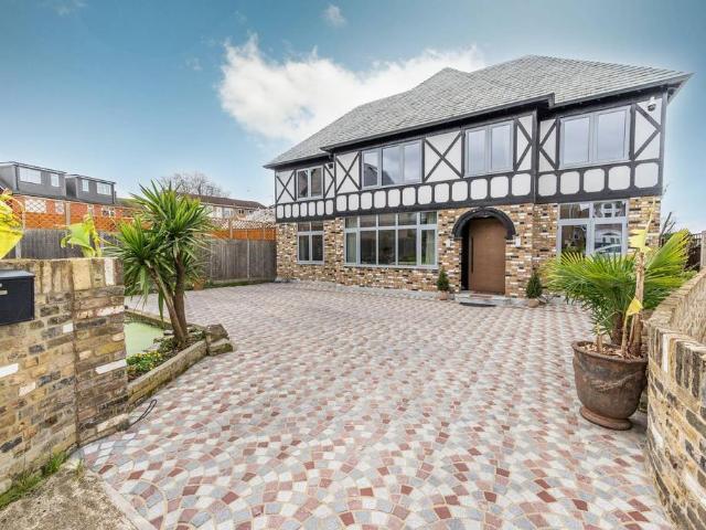 7 bedroom detached house for sale