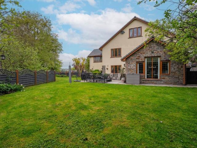 7 bedroom detached house for sale