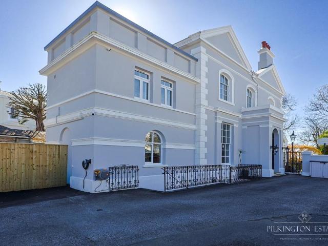 7 bedroom detached house for sale