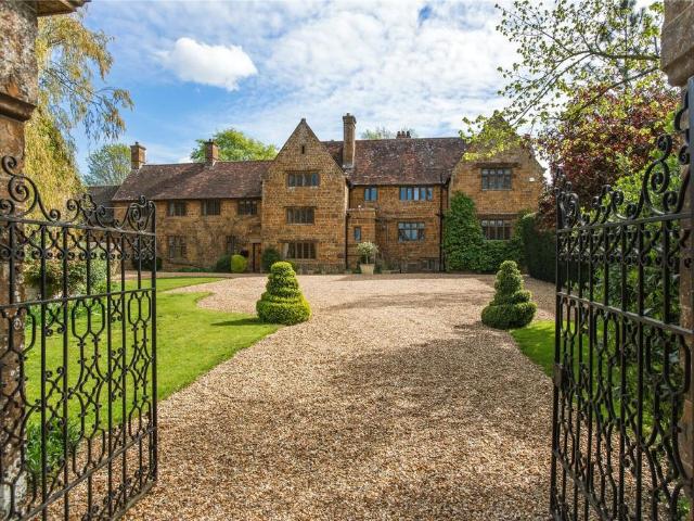 7 bedroom detached house for sale