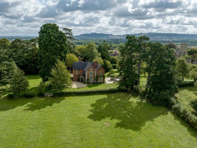 7 bedroom detached house for sale