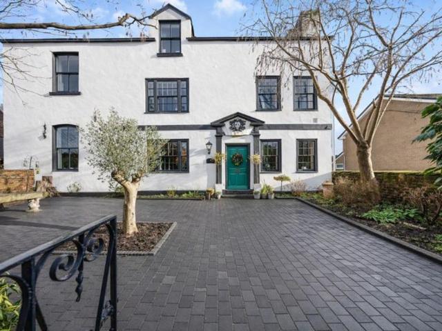 7 bedroom detached house for sale