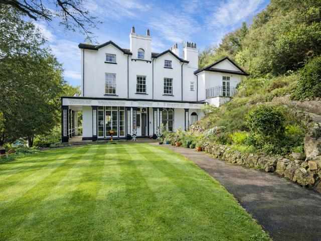 7 bedroom detached house for sale