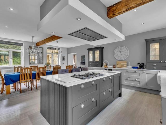 7 bedroom detached house for sale