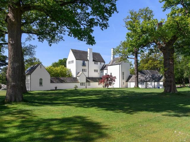 7 bedroom detached house for sale
