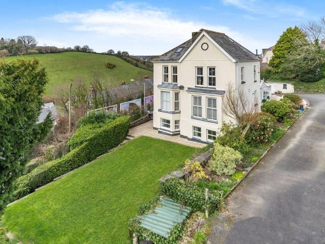 7 bedroom detached house for sale