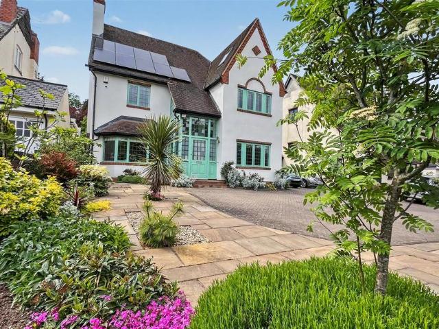 7 bedroom detached house for sale