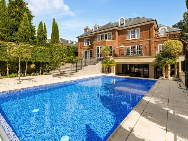 7 bedroom detached house for sale
