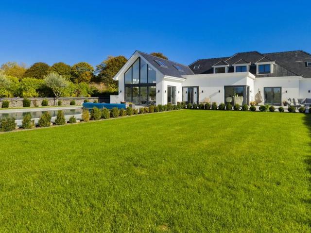 7 bedroom detached house for sale