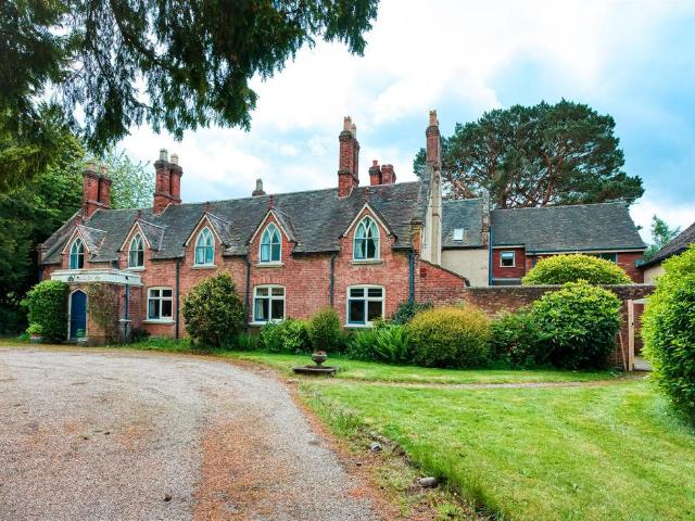 7 bedroom detached house for sale