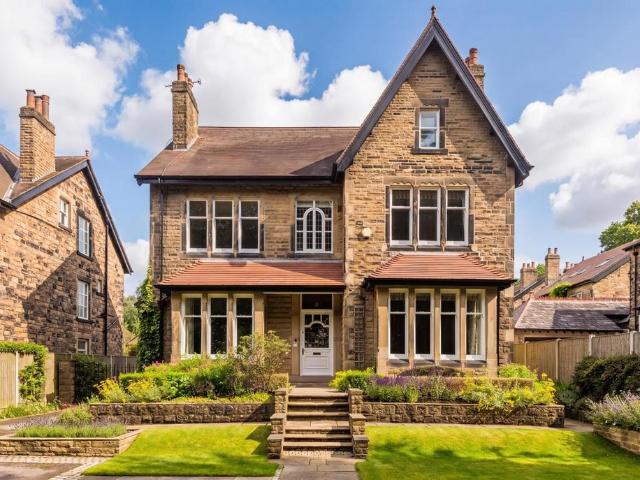 7 bedroom detached house for sale