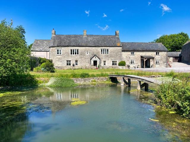 7 bedroom detached house for sale