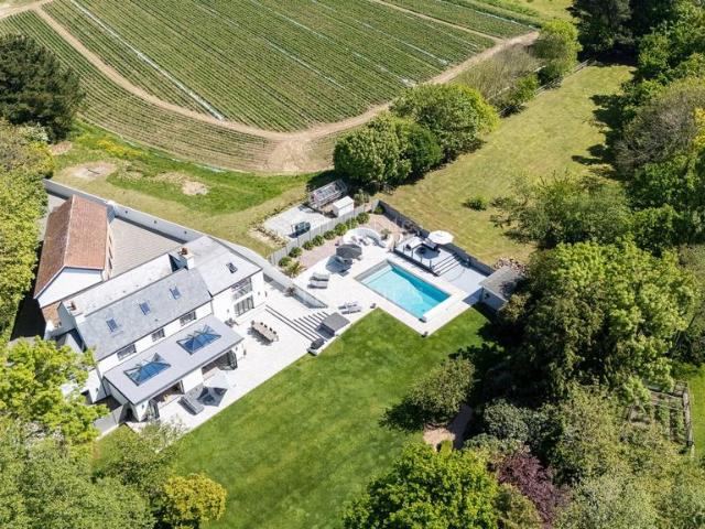 7 bedroom detached house for sale