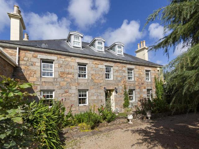7 bedroom detached house for sale