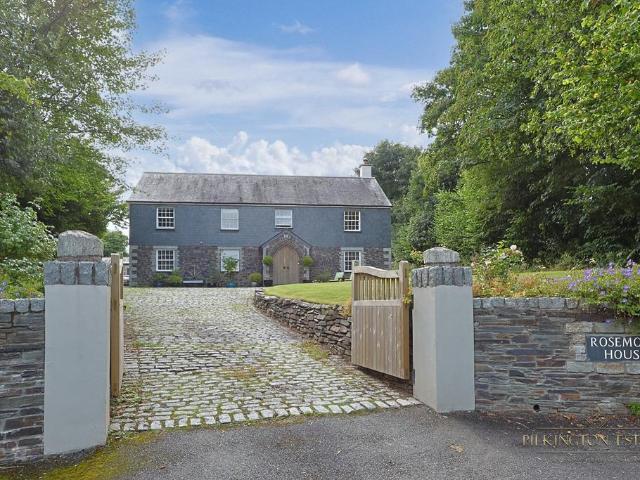 6 bedroom detached house for sale