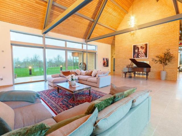 7 bedroom detached house for sale