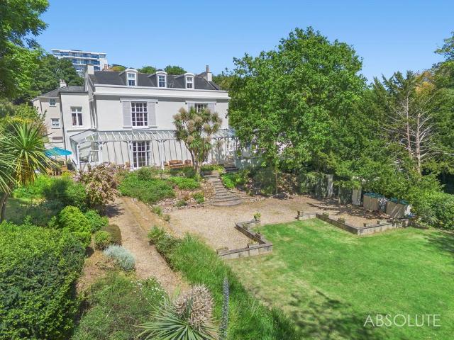 7 bedroom detached house for sale