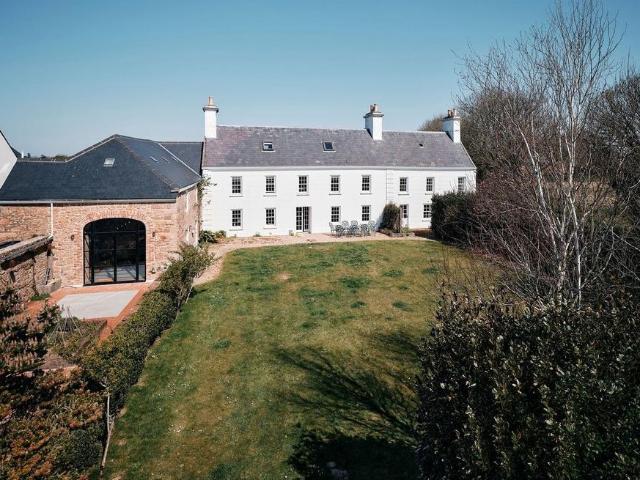 7 bedroom detached house for sale