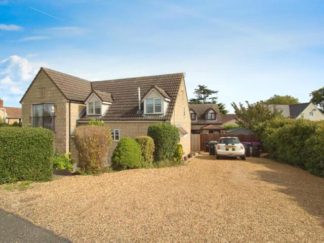 6 bedroom detached house for sale