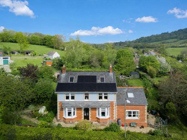 7 bedroom detached house for sale