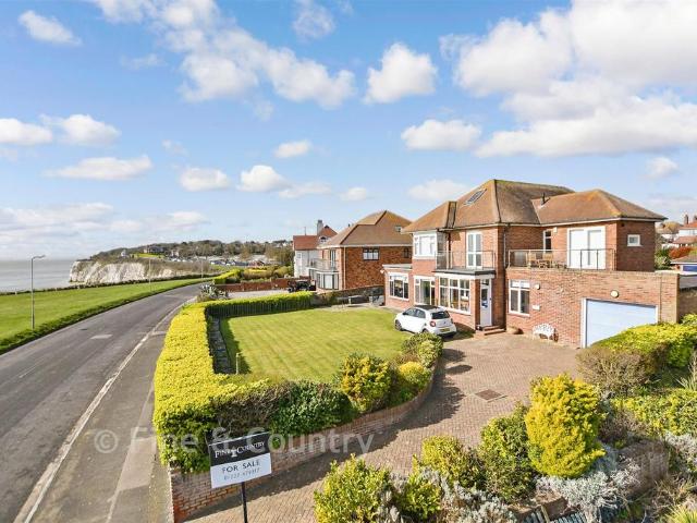 7 bedroom detached house for sale