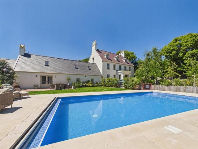 7 bedroom detached house for sale
