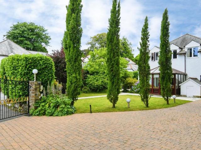 7 bedroom detached house for sale