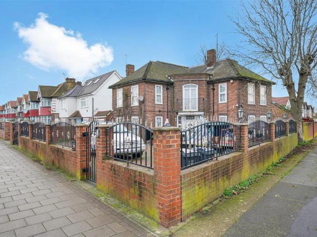 7 bedroom detached house for sale