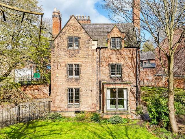 7 bedroom detached house for sale