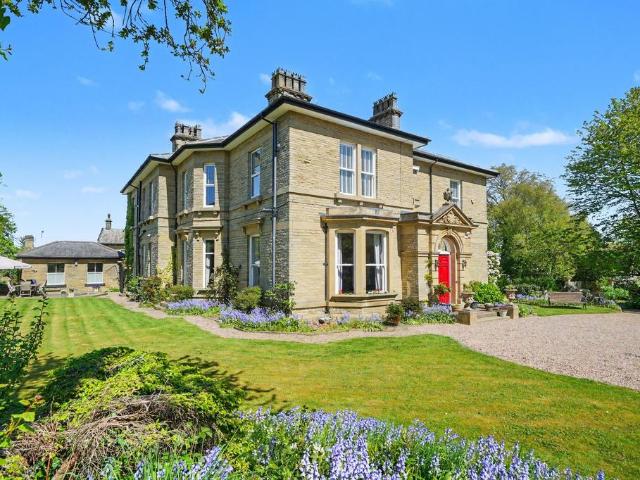 7 bedroom detached house for sale