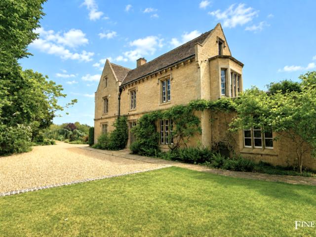7 bedroom detached house for sale